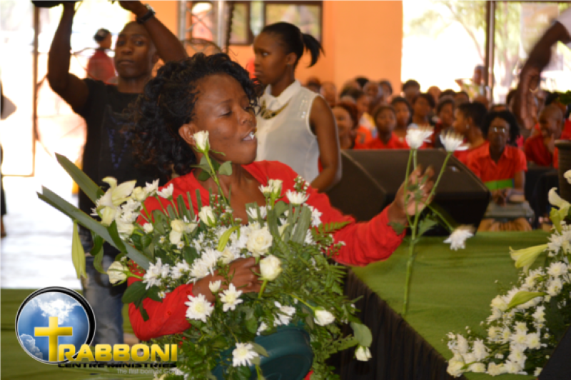 Sebedla izimbali behlise ngophethiloli | Eyethu News