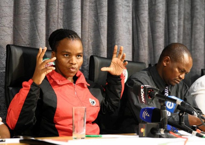 Izinyunyana zisola uMnyango kolwezemfundo | Eyethu News
