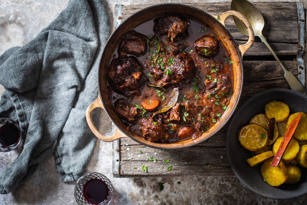 Entertain at home: Slow-cooked oxtail in red wine and jerepigo | Eyethu ...